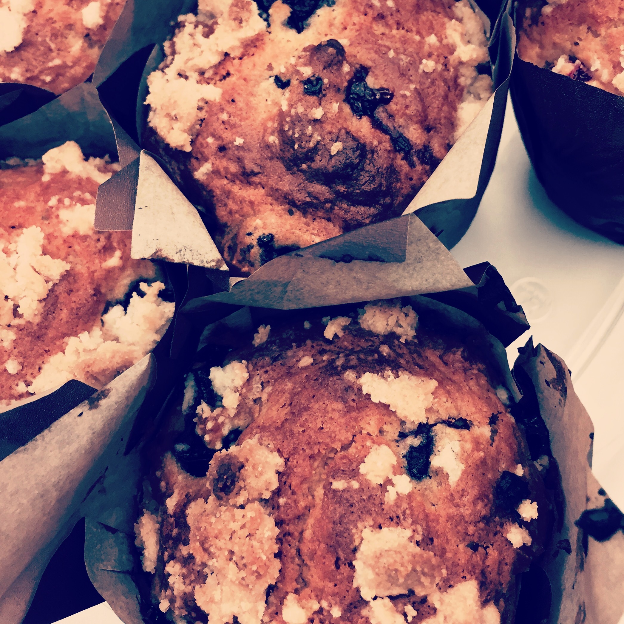 Blueberry muffins with crumb topping {Battle Food #30} • Cooking & Bon ...