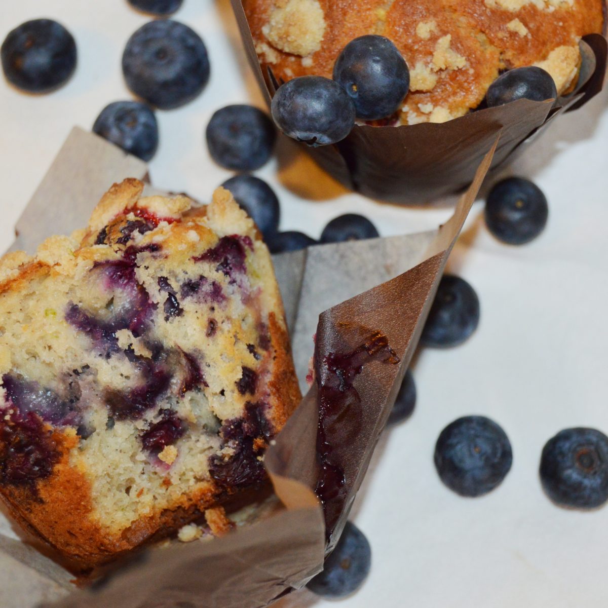 Blueberry muffins with crumb topping {Battle Food #30} | Cooking & Bon ...