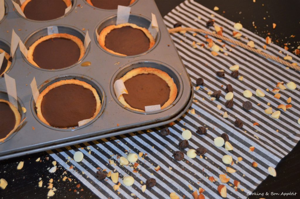 Fancy Snickers : Tartelettes chocolat, caramel et cacahuètes • Cooking ...